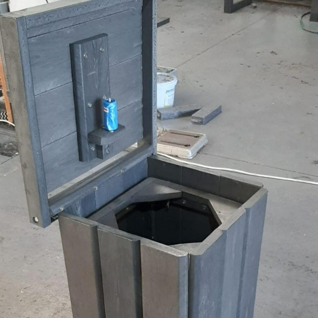 Pool Lounger & Side Table – Evergreen Global Structures