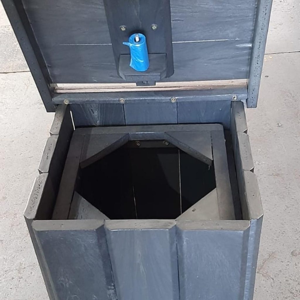 Doggy Poo Bin – Evergreen Global Structures