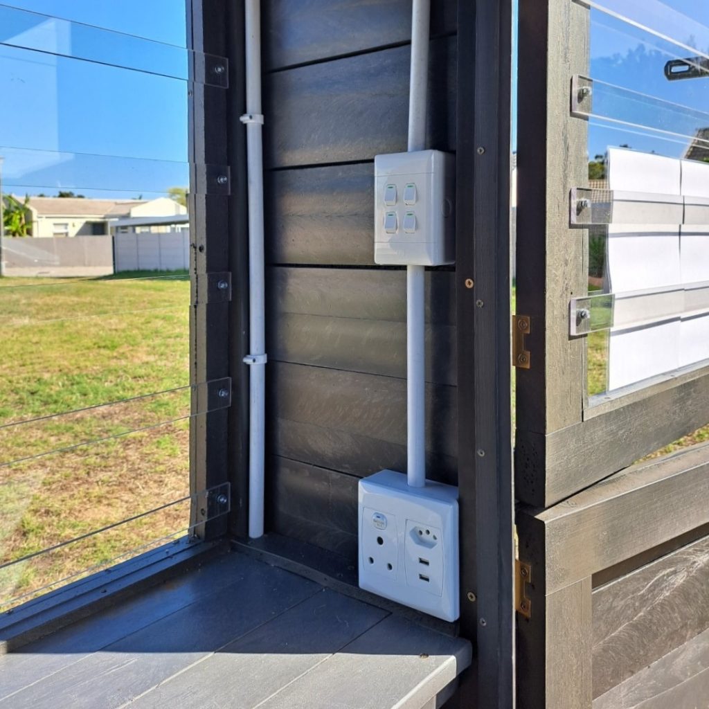 Deluxe Off-Grid Guard Hut – Evergreen Global Structures